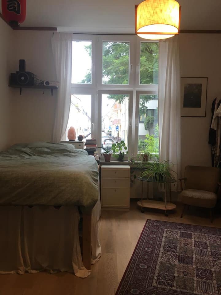 Großes Zimmer In Einzigartiger Altbauwohnung - Colonia