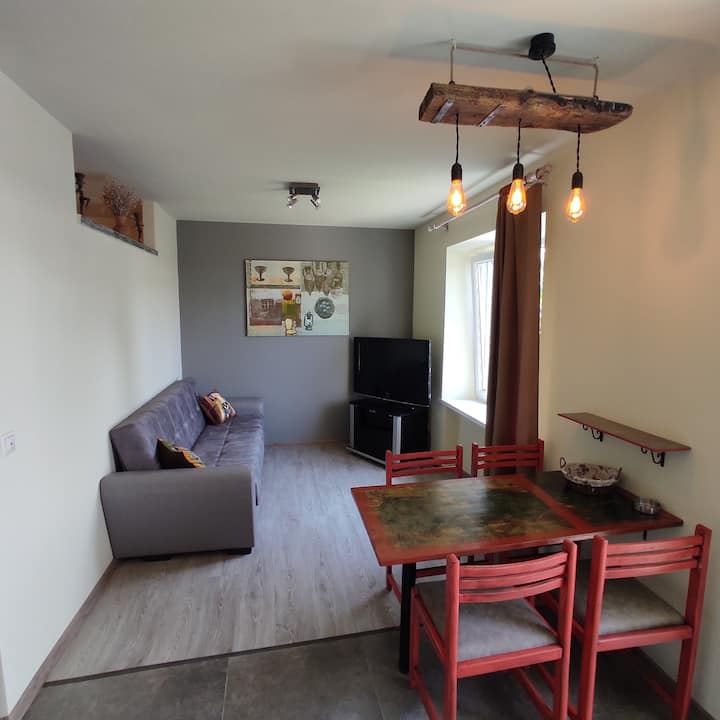 Lovely 1-bedroom Apartment Near Tumo Park - Jerewan