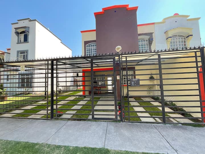 Casa Acogedora De 4 Recámaras Con Fogata - León, México