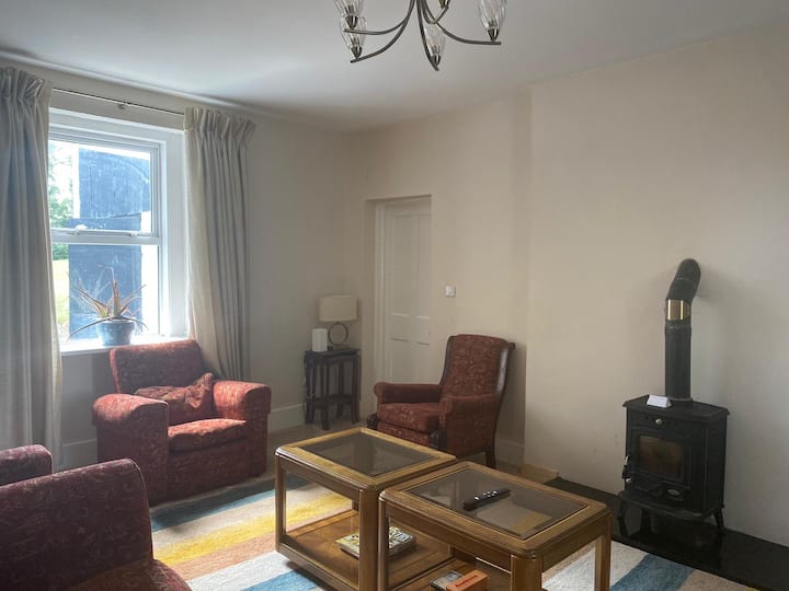 Cheerful 4-bedroom Residential Home With Parking - Bundoran