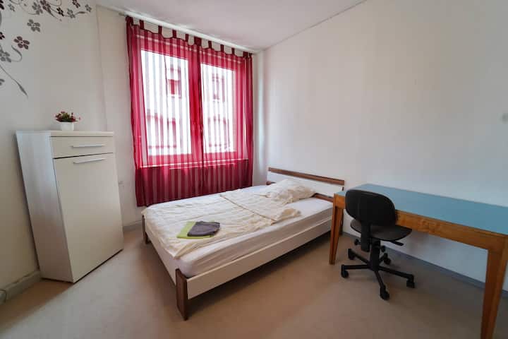 Geräumige 3-zimmer Wohnung Mit Privatparkplatz - Stuttgart