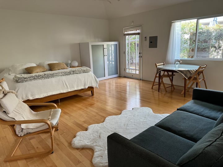 Peaceful Garden Guesthouse (Culver City/mar Vista) - Culver City, CA