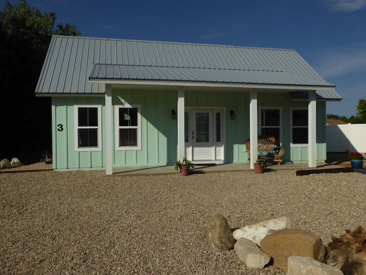 Two Bedroom Farmhouse Cottage No. 3 - Orderville, UT