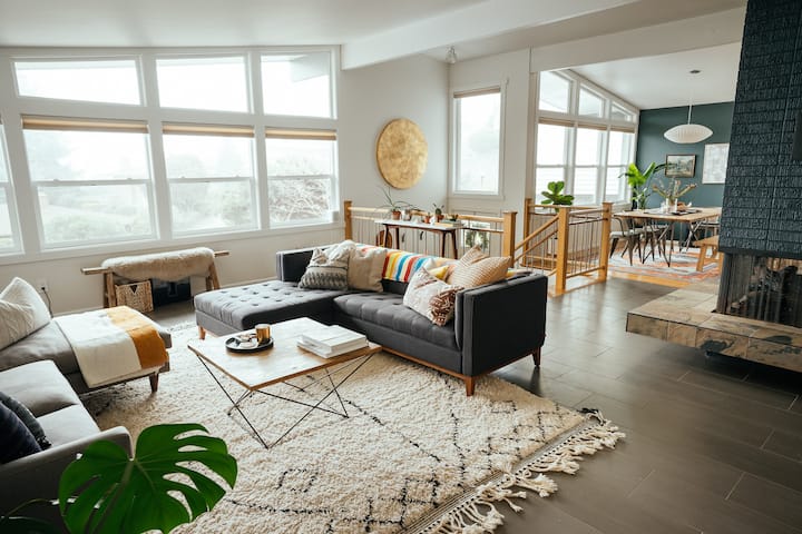 Family Friendly Home W/ Puget Sound Views - Seattle, WA