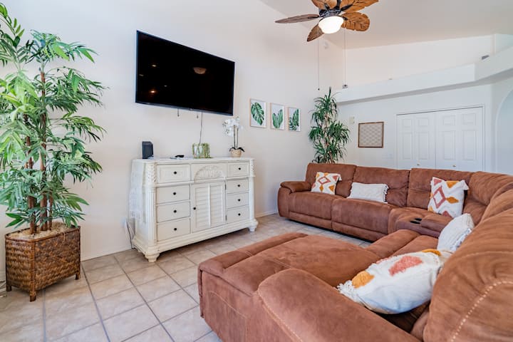 Tropical Desert Oasis• Free Heated Pool/spa - Glendale, AZ