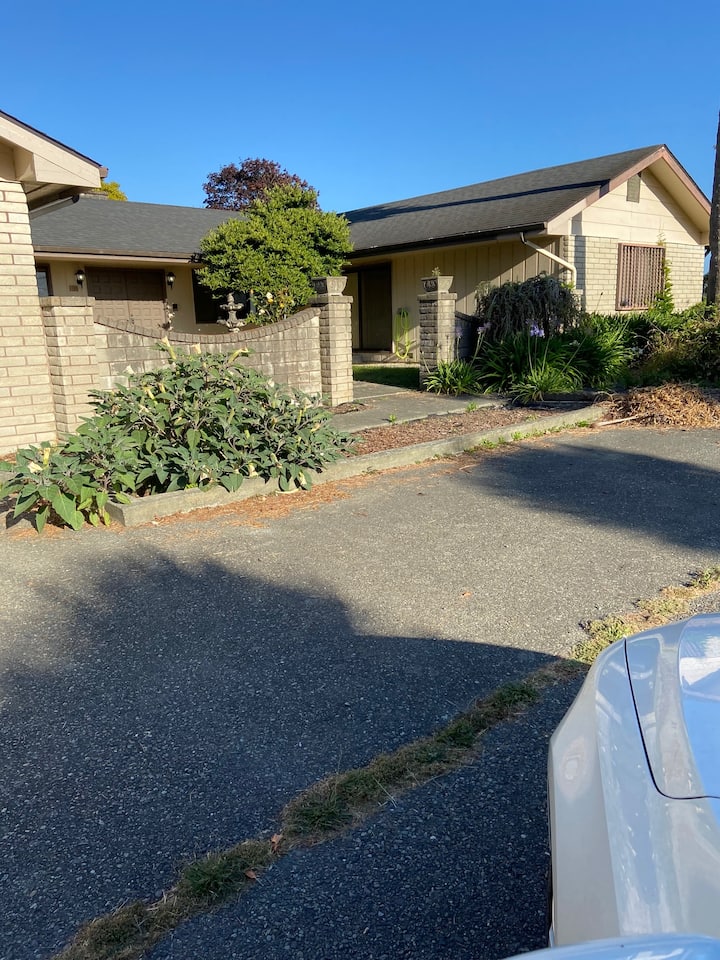 Home With Indoor Fireplace, Patio, 3 Bedrooms - Smith River, CA