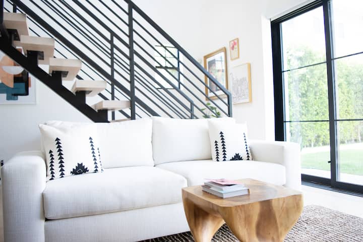 Designer Loft + Rooftop Deck | 5 Mins To Hollywood - Los Angeles, CA