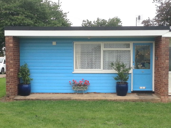 Lovely 2 Bedroom Holiday Chalet In Hemsby - Caister-on-Sea
