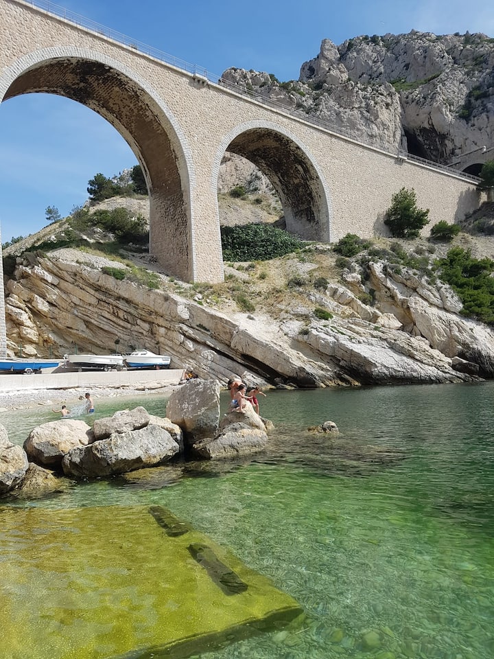 Le Cabanon De La Gaieté, Dans Calanque Bord De Mer - Le Rove