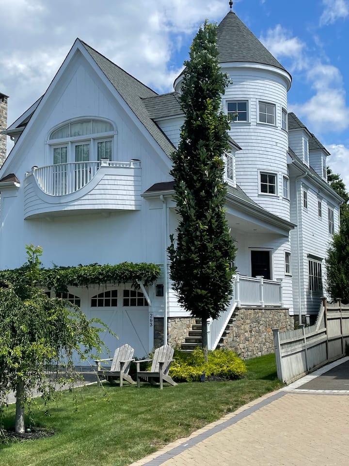 Walk To Beach!  4 Bedroom, 4.5 Bath - Fairfield, CT