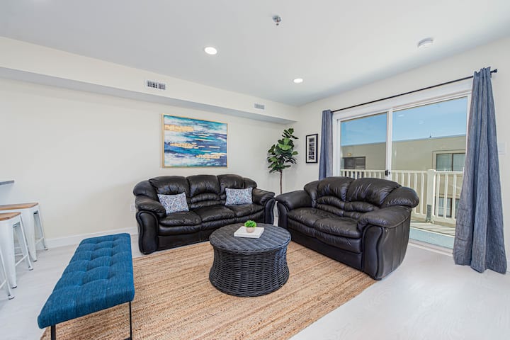 Beach Condo 90 Steps To The Beach! - Ocean City, MD