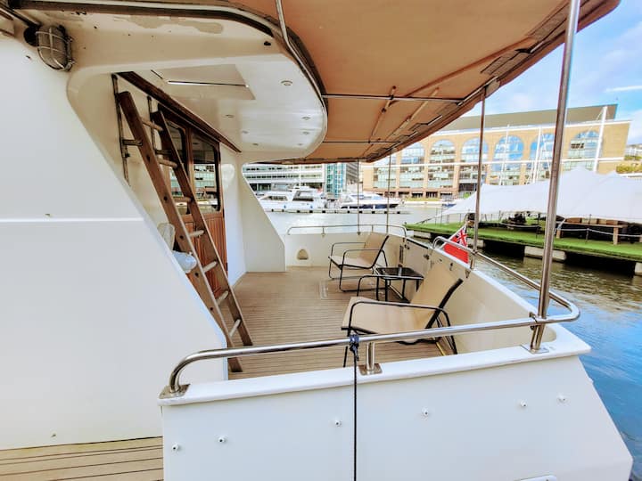 Unique Stunning Houseboat In Central London - London
