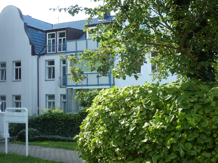 Rostocker Ferienwohnung Stadtrandvilla Wasserblick - Rostock