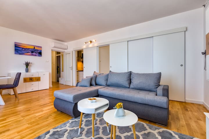 Spacious 2-bedroom Apartment With A Sea View - Kroatien