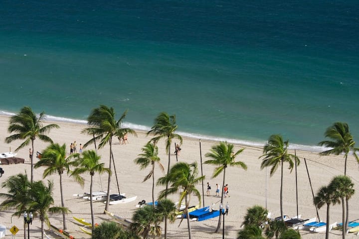 Lauderdale By The Sea Condo Across Beach & Pool - Pompano Beach, FL