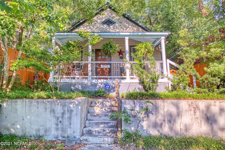 Charming 2 Bedroom With An Amazing Outdoor Abode. - Wilmington, NC