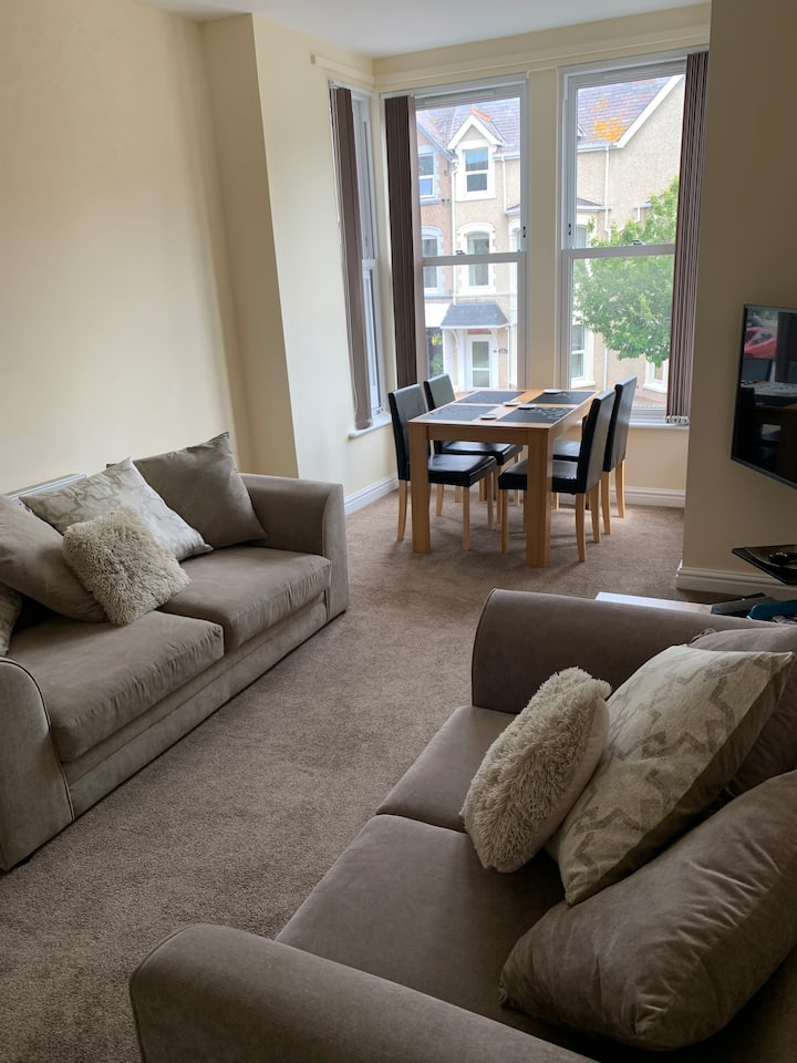 Ty Capel 2,  2 Bedroom Apartment Central Llandudno - Llandudno
