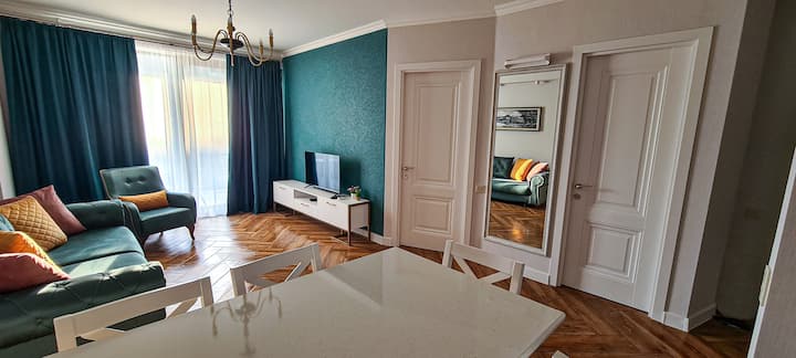 New Apartment With Balcony Near The Park - Tiflis