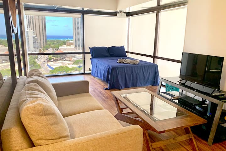 Century Center 18f Studio Apt + Free Parking - Honolulu