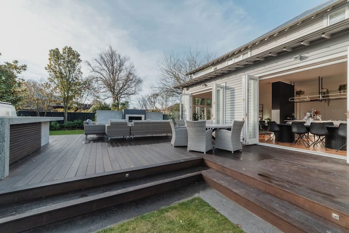 Bel Air Mansion - Sleeps 12 Villa - Christchurch