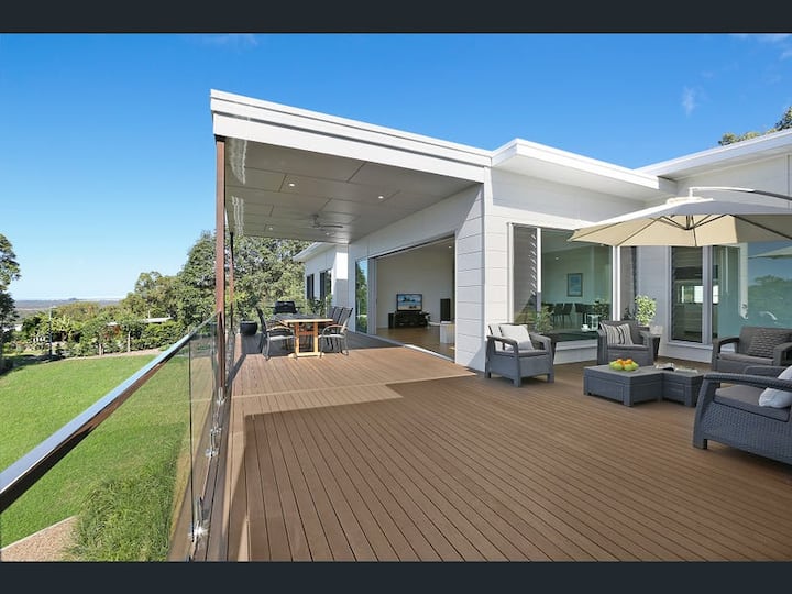 Luxury Sunshine Coast Escape - 5 Bedrooms - Noosa