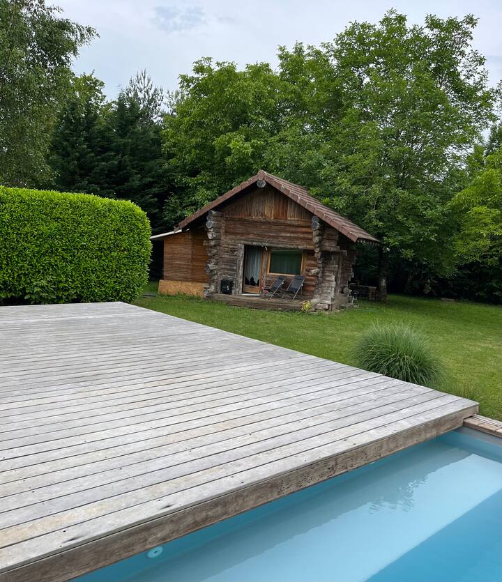 Jolie Cabane En Rondin, Moto Enduro Et Piscine - Oyonnax