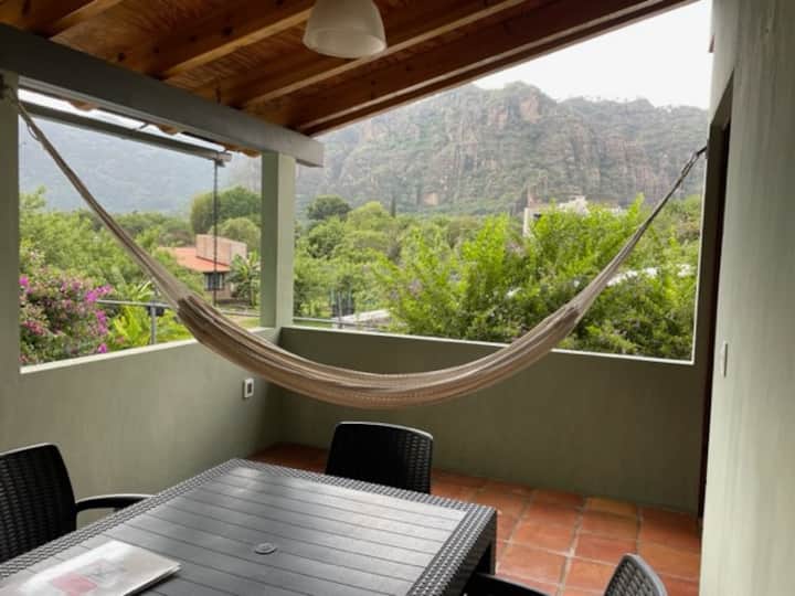Abrazo Al Tepozteco - Tepoztlán