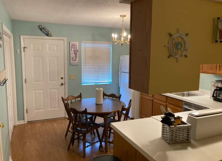 Cozy Little Condo - Pawleys Island, SC