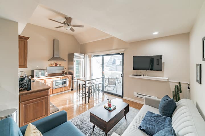 Waterfront Condo! Great For Month Rentals! - Oakland