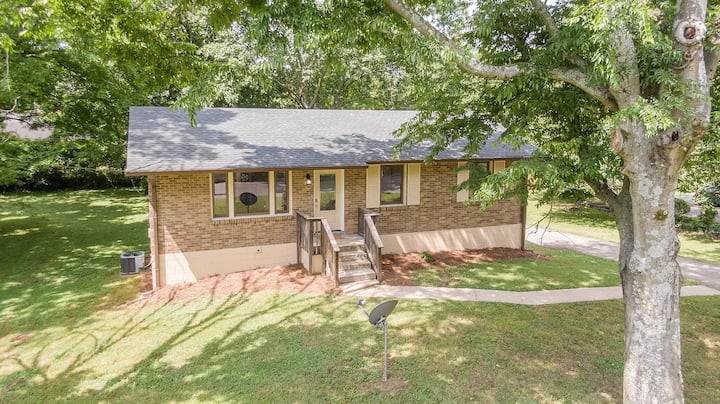 Beautifully Renovated And Spacious 3-bedroom Home - Gallatin, TN
