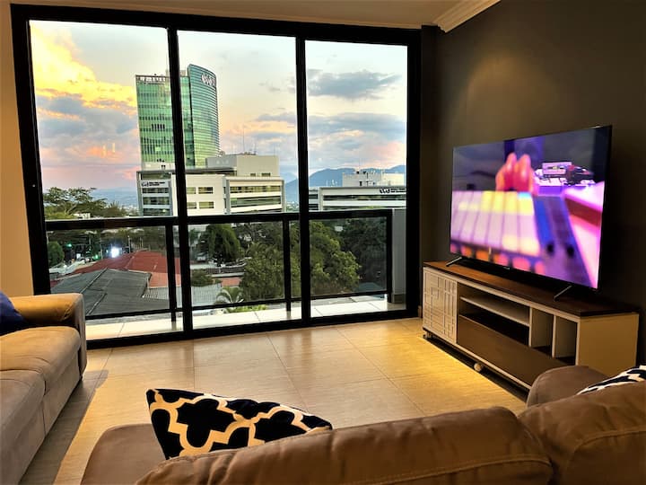 Bellísimo Apartamento Con Vista A La Ciudad - El Salvador