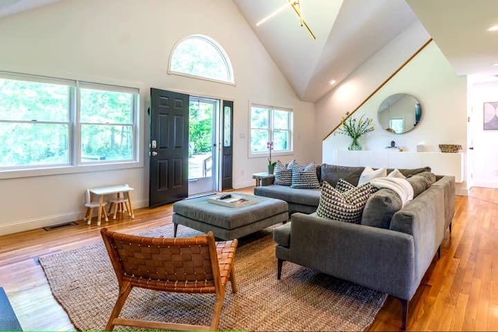 North Fork Wine Country Retreat - Riverhead, NY