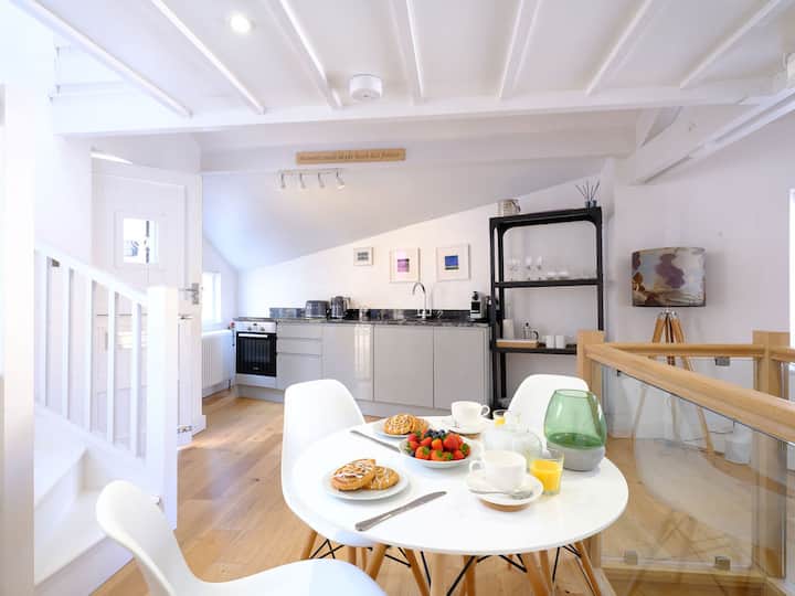 Rope Walk. Contemporary Loft With Integral Garage - St Ives