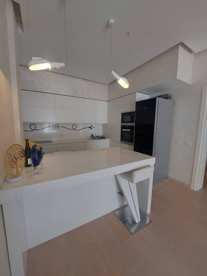 Chic Luxury Apartment With Hotel Service - Vlora