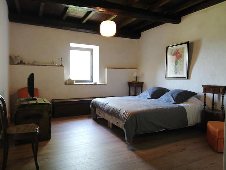 2 Chambres D'hôtes Maison Forte Du Xivème Siècle - Morestel
