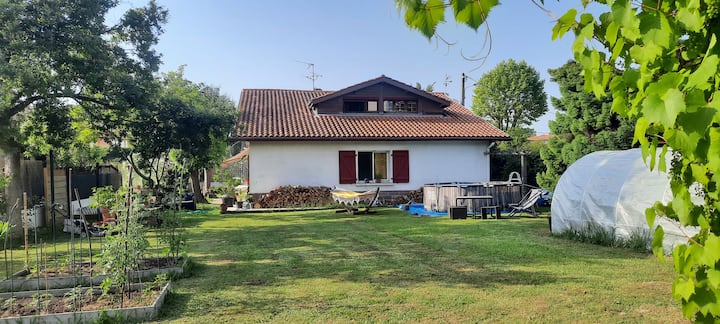 Authentique Maison Basque Avec Grand Jardin - Anglet