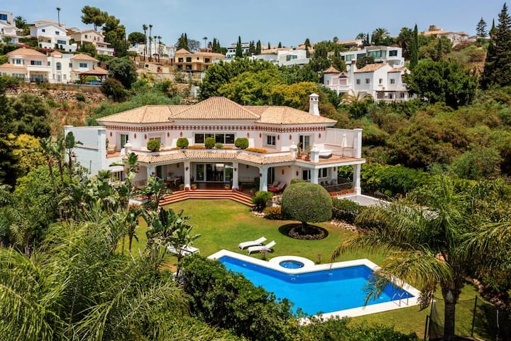 Andalucian Very Spacious 6 Bedroom Villa With Pool - Spain
