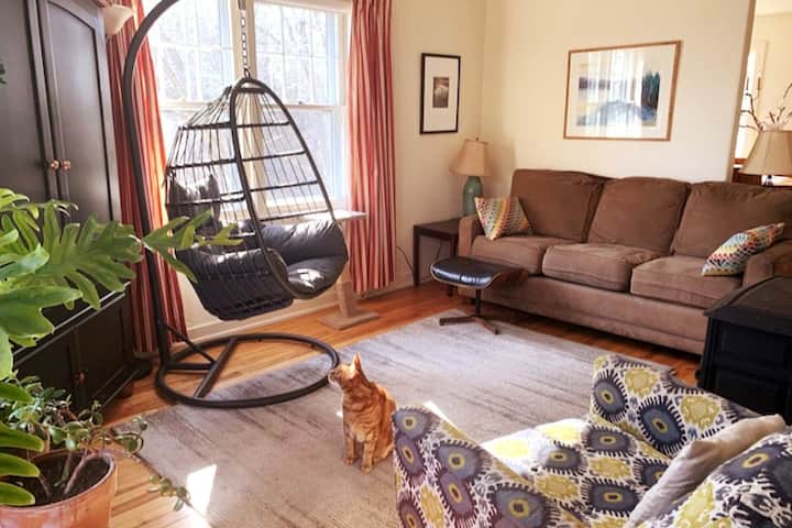 Fabulous Neighborhood W/ Sweet 15 Min Walk To Town - Montpelier, VT