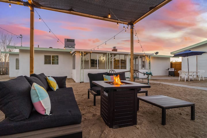 *Views* Two Firepits | Whirpool Tub | Near Jtnp - Joshua Tree National Park