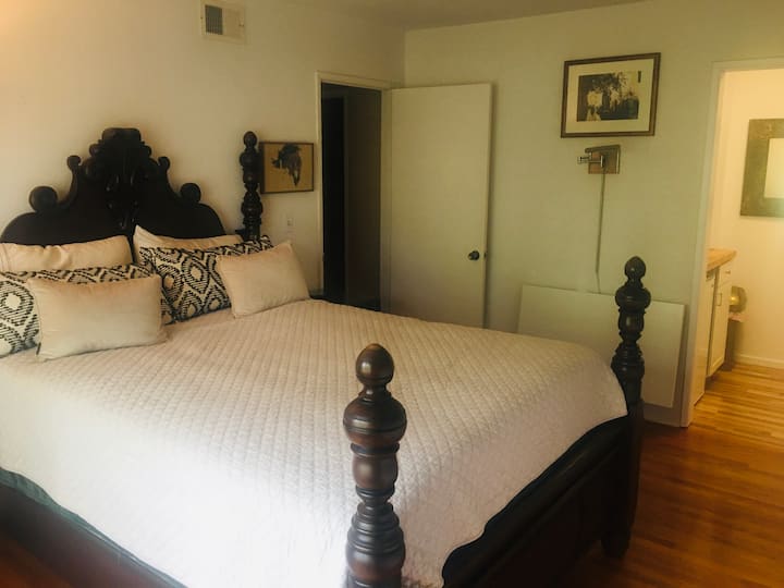 Stylish Bedroom Bath Kitchenette Near Beach - Encinitas, CA