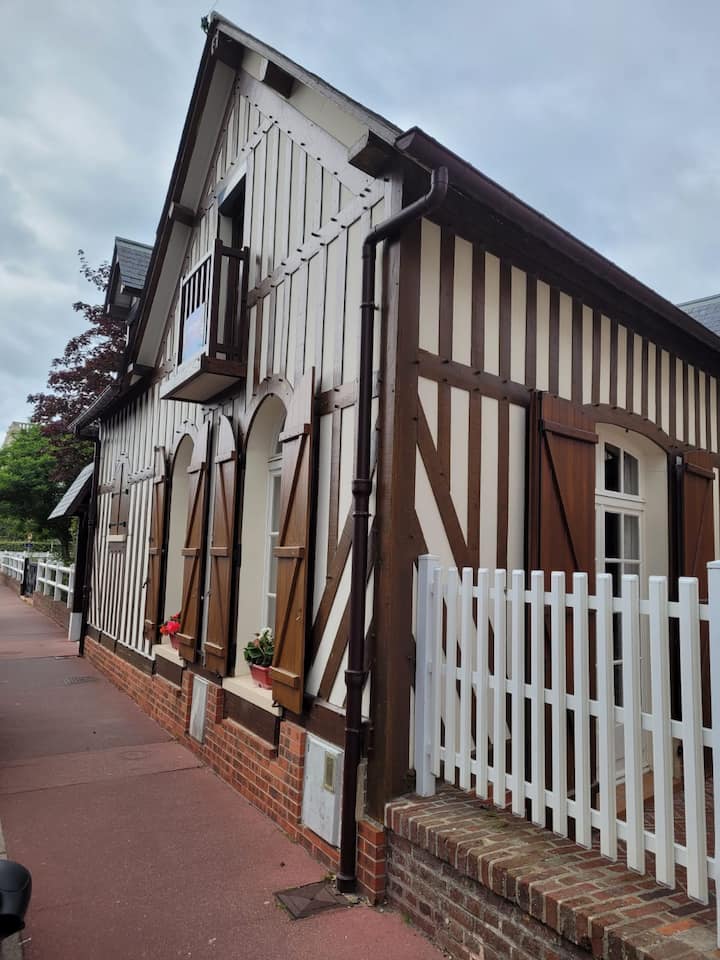 Charmant Cottage ,Proche De La Plage Et Commerces - Deauville