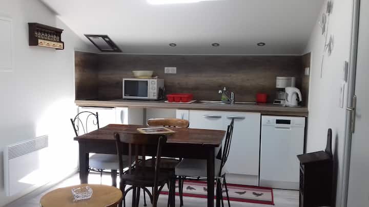 Chambres Mansardées Climatisées Avec Cuisine - Orange