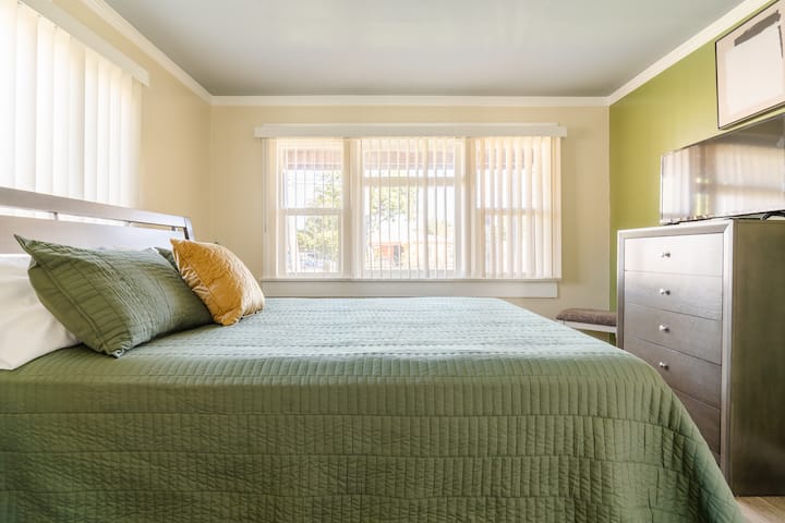 Cheerful 2br Home | Patio + Near Sofi Stadium - Hollywood Park Casino