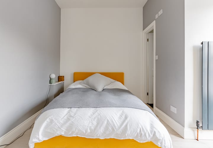 Contemporary En-suite Bedroom Near City Centre - Bristol