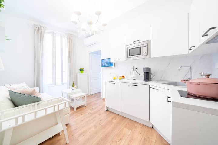 Superb Location, 1 Bedroom Flat, Aircon - Nizza