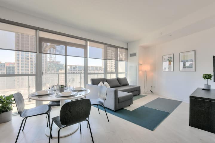 Sun-filled 1-bedroom Condo With Free Parking - Toronto