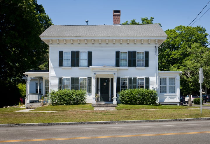 Hot Tub Suite On Historic Town Green 7 Ml To Uconn - Connecticut