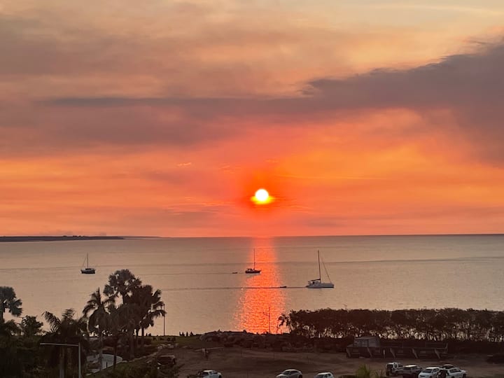 Top End Retreat! 2 Bedroom Waterfront Apartment - Darwin