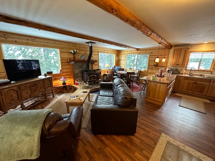 Fully Equipped Beautiful Mountain Cabin/ Game Room - Camp Nelson, CA