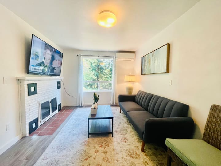 Private Lakeshore Home With Air Conditioners - Seattle, WA